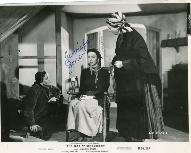 Jennifer Jones – Movies & Autographed Portraits Through The Decades