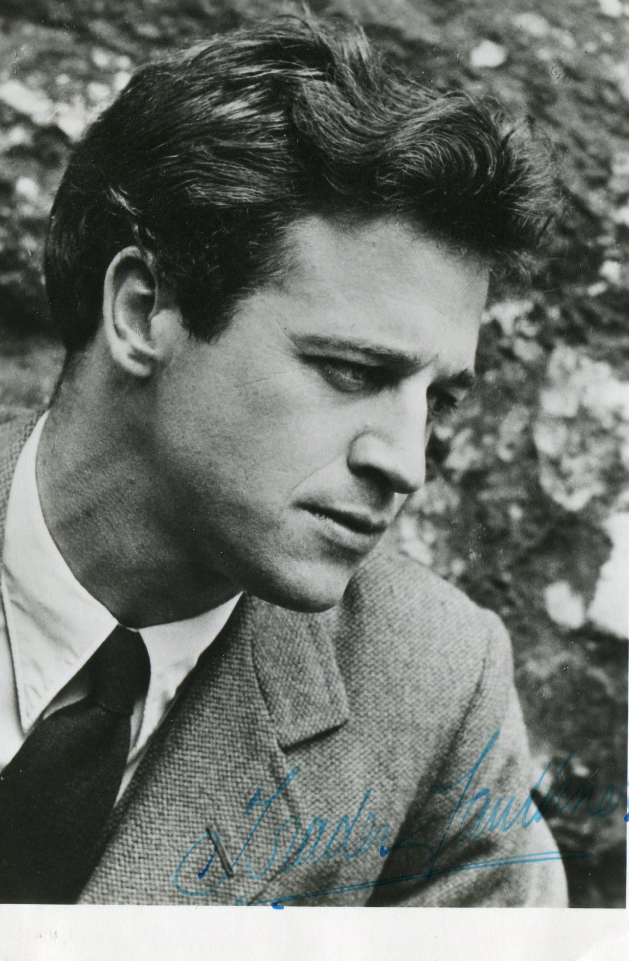 Trader Faulkner - Liam Bluett